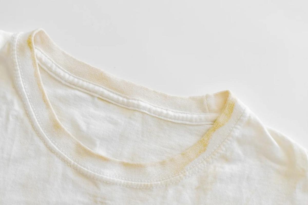 Macchie gialle sul bucato, lascia perdere i prodotti chimici: così te ...