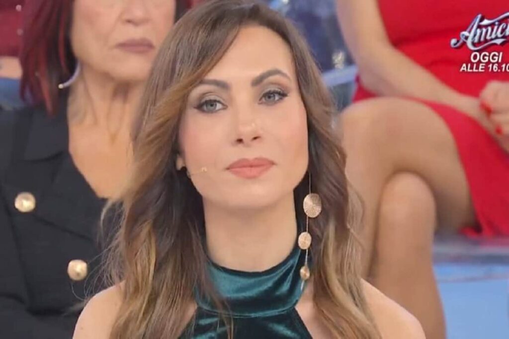 Uomini e Donne, chi è e cosa fa Agnese, la bellissima dama del trono ...